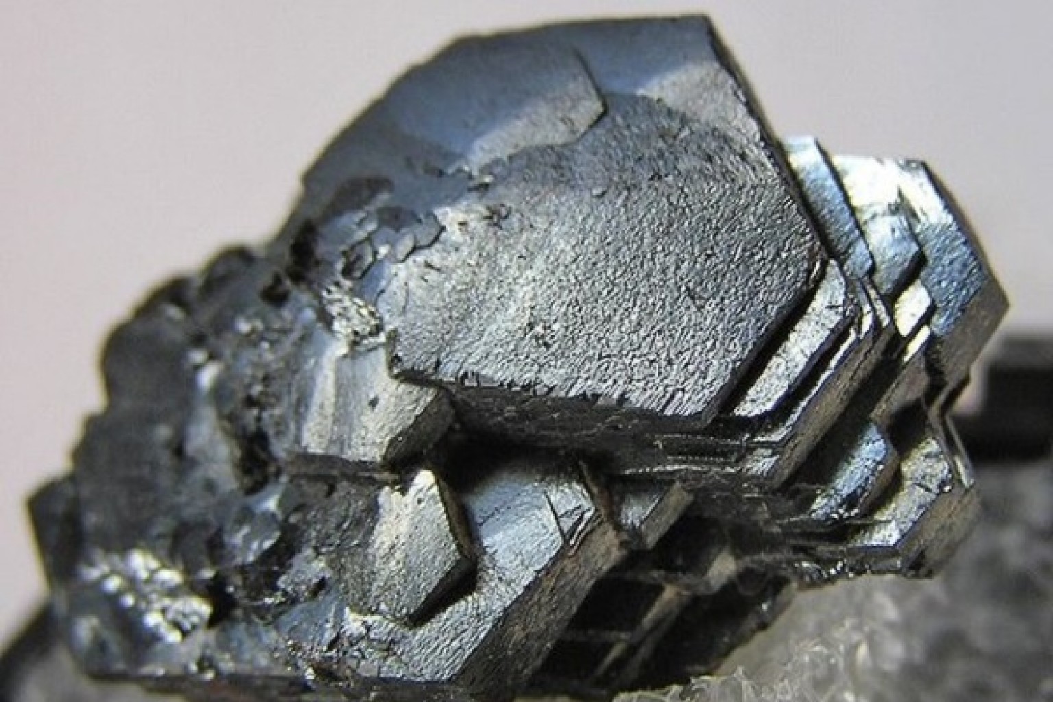 Estudo explora propriedades do óxido de ferro na detecção de gases ...